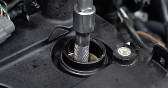 Comment changer : bougies d'allumage sur NISSAN ALMERA Classic (B10 ...