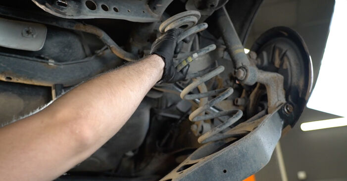 How to change rear coil springs on SKODA Superb II Estate (3T5 ...