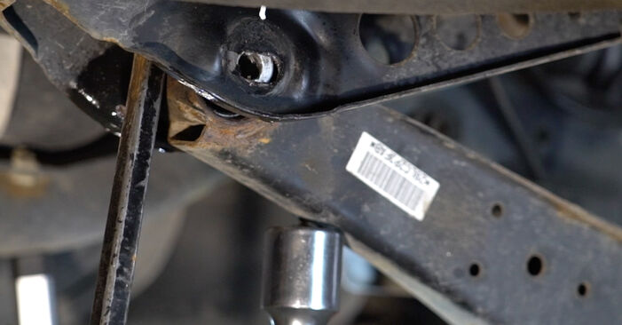 How to change rear coil springs on SKODA Superb II Estate (3T5 ...