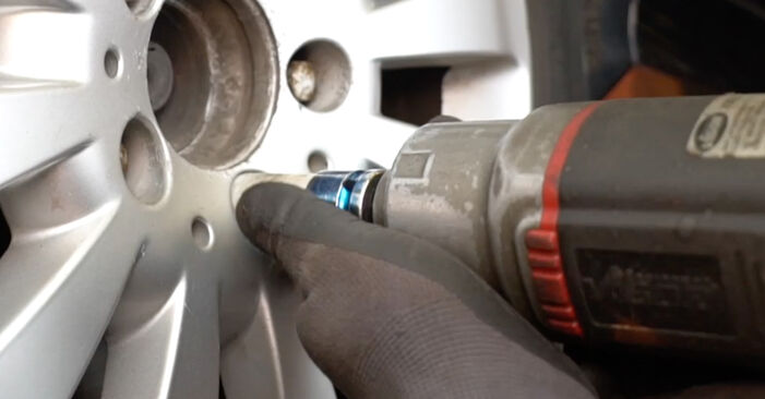 How to change rear lower arm on MERCEDES-BENZ E-Class Saloon (W213 ...