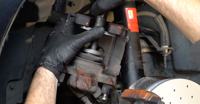 How to change front brake pads on BMW 5 Saloon (F10) – replacement guide