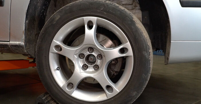 How to change front brake discs on Seat Leon 1M1 – replacement guide ...