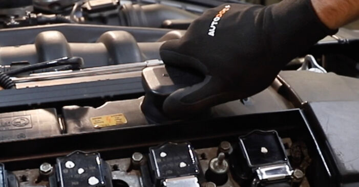 How to change rocker cover gasket on BMW 3 Convertible (E36 ...