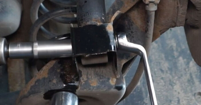 How to change rear shock absorbers on Seat Leon 1M1 – replacement guide ...