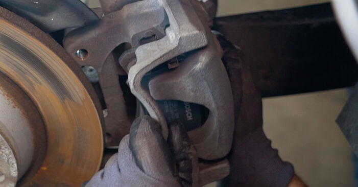 How to change rear wheel bearing on VW Beetle Convertible (5C7, 5C8 ...