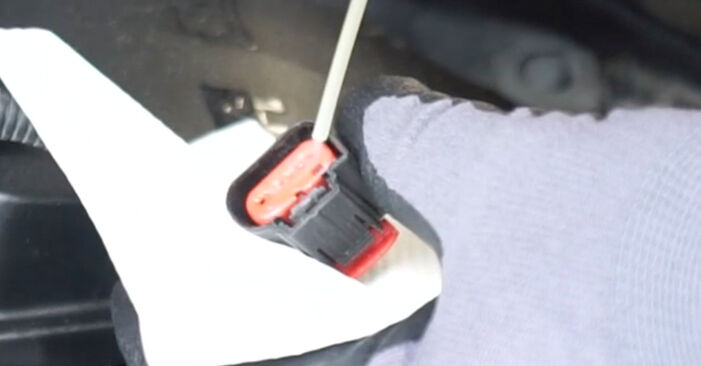 How to change air filter on Volvo V70 BW – replacement guide