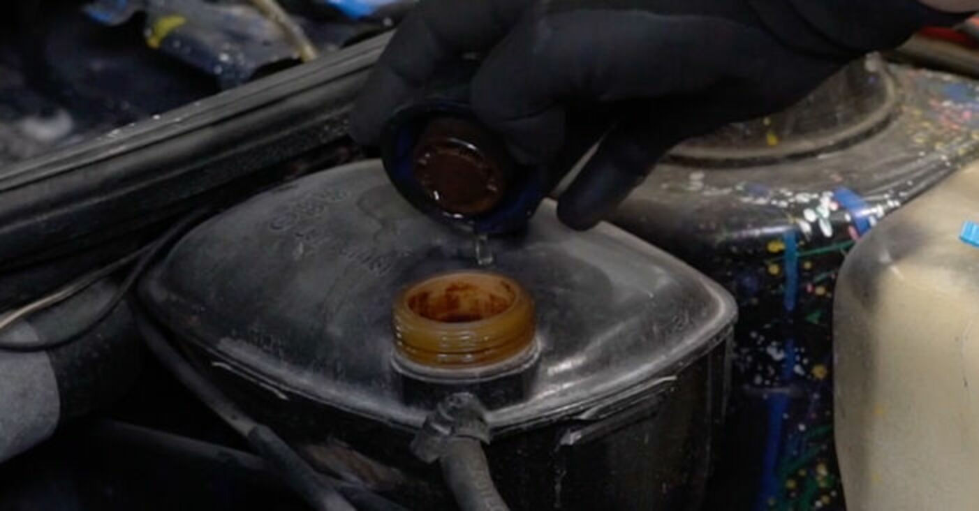 How to change engine thermostat on SKODA Felicia I Pickup (6UF, 6U7 ...