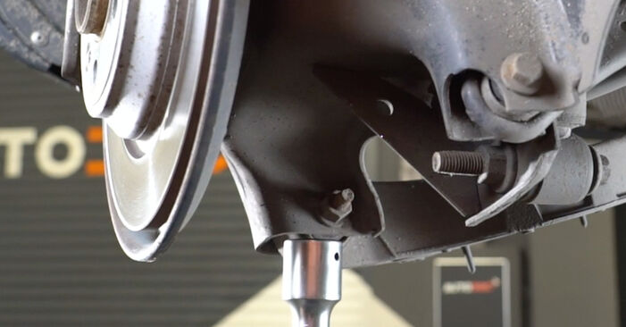 How to change rear shock absorbers on Volvo V70 BW – replacement guide