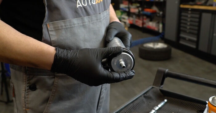 How to change fuel filter on MINI Paceman (R61) – replacement guide