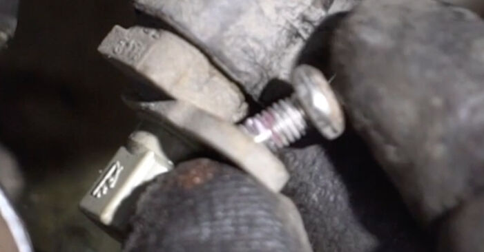 How to change rear wheel bearing on VOLVO XC60 (156) – replacement guide
