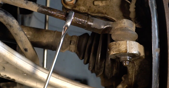 How to change track rod end on AUDI Q3 Sportback (F3N) – replacement guide