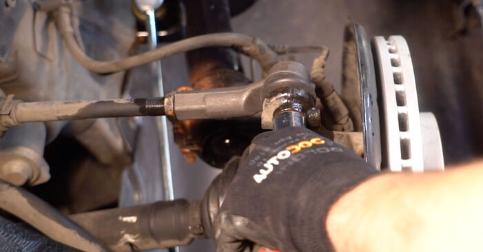 How to change track rod end on VW Caddy V Kombi (SBB, SBJ ...