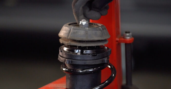 How to change front suspension strut on SUZUKI SPLASH – replacement guide