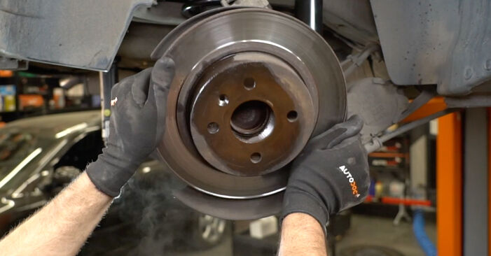 How to change rear wheel bearing on VAUXHALL Astra Mk III (F) Estate ...