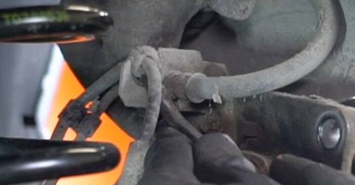 How to change rear wheel bearing on VAUXHALL Astra Mk2 Convertible (T85 ...