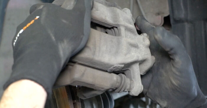 How to change front wheel bearing on NISSAN MICRA IV (K13 ...