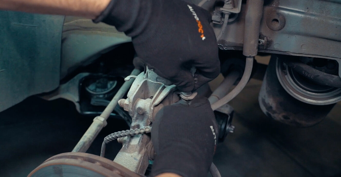 How to change suspension strut on a car – replacement tutorial