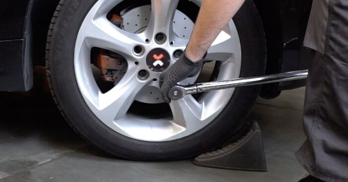 Anleitung: BMW 3 Touring (E91) ABS Sensor vorne wechseln - Anleitung ...