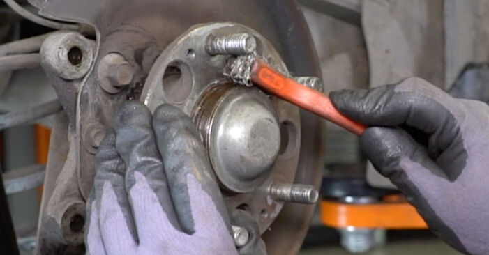 How to change rear brake discs on Honda Civic 8 – replacement guide