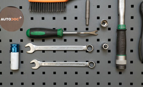 How to change rear shock absorbers on Mercedes W203 – replacement guide ...