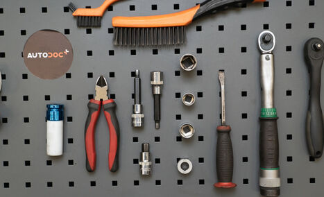 How to change front strut mount on MERCEDES-BENZ CLK (C209 ...