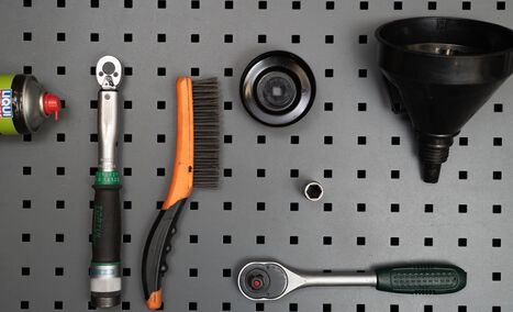 How to change engine oil and filter on RENAULT Arkana I (LCM ...