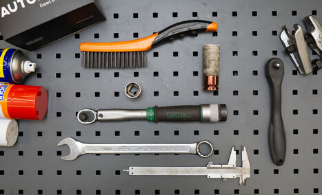 How to change track rod end on MERCEDES-BENZ CLK (C208) – replacement guide