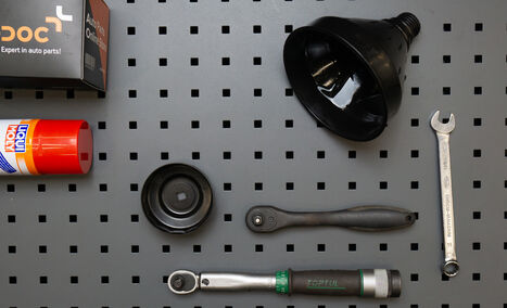 How to change engine oil and filter on TOYOTA Sprinter V Coupe (E80 ...