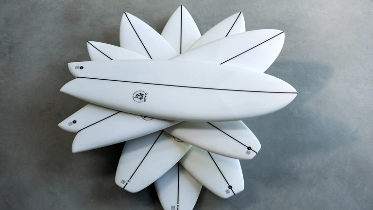 Aidez nous à définir notre stratégie cosmétique sur le matériel de surf ...