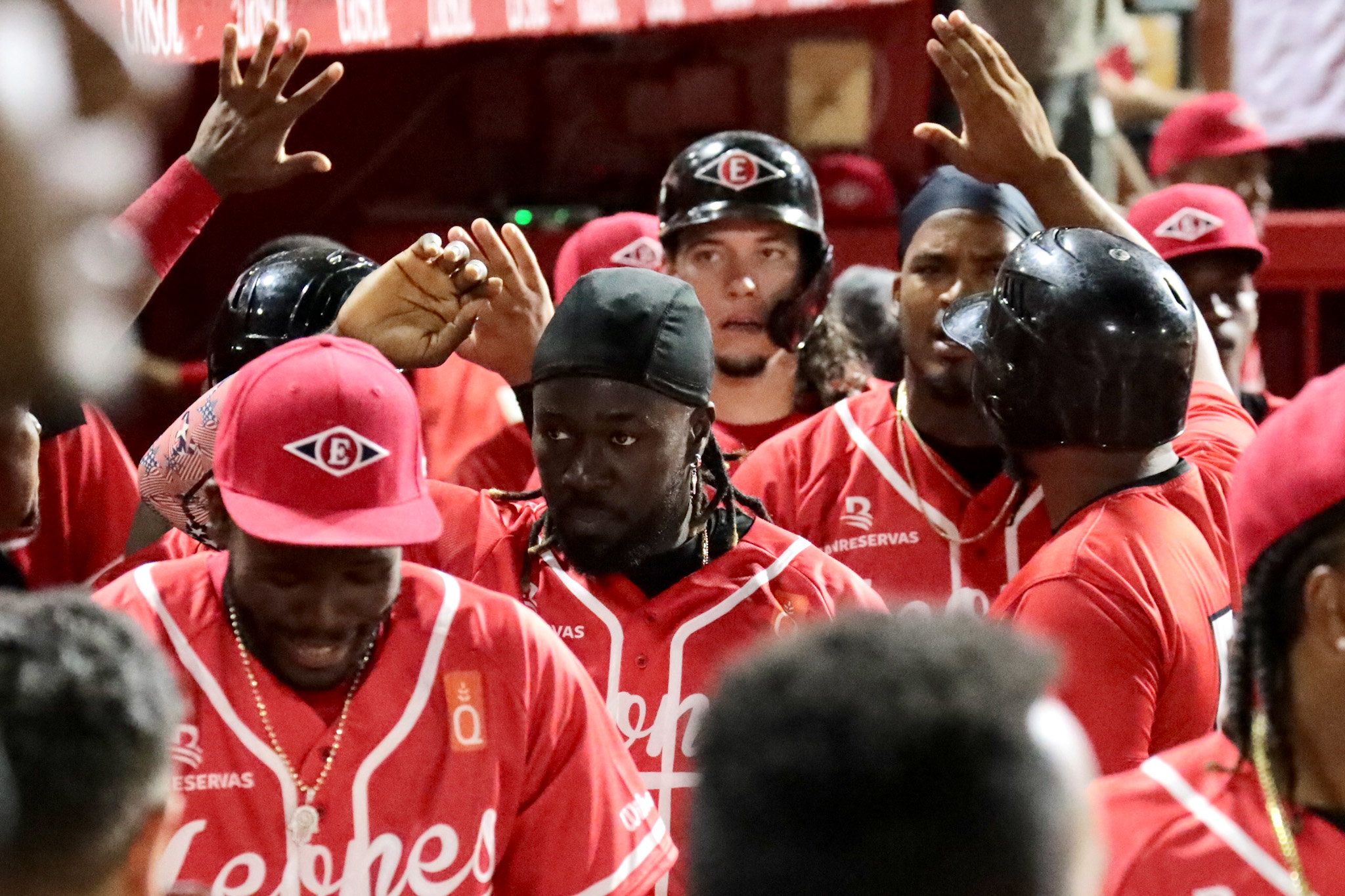 Escogido logra primera victoria; Tigres truenan frente a Toros; Águilas ...