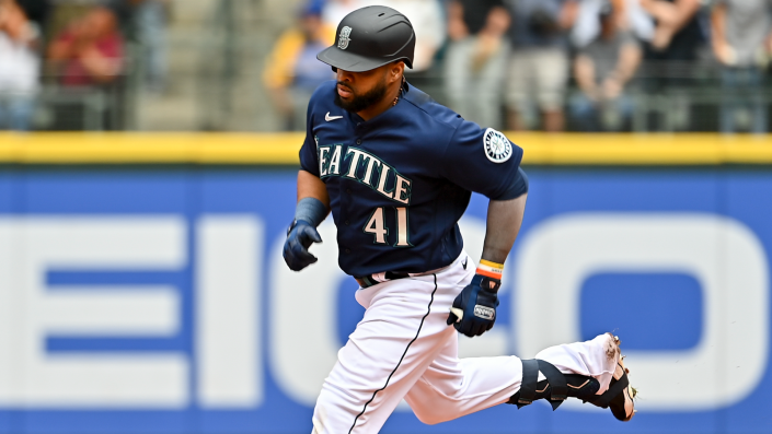 Carlos Santana se despide Mariners y firma con los Piratas