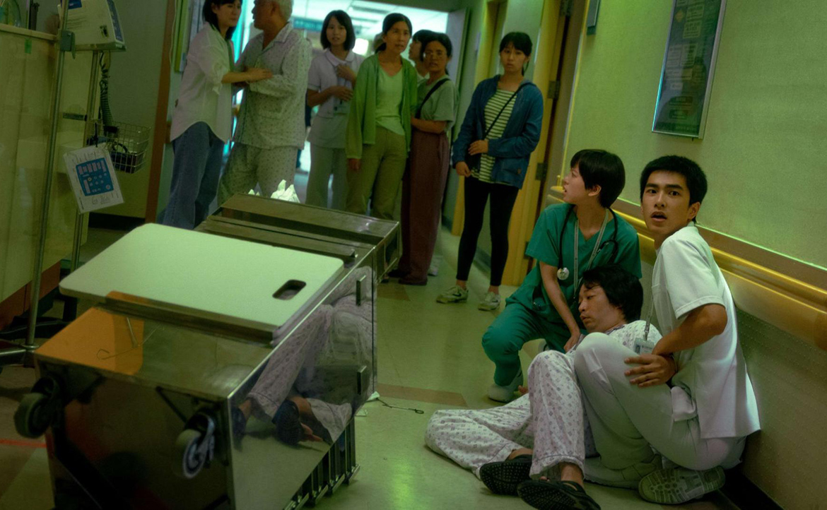 主打全臺首部「共感式電影」──重現 SARS 封院的《疫起》做到了嗎？｜Howard Wu／史塔克の電影小站｜換日線