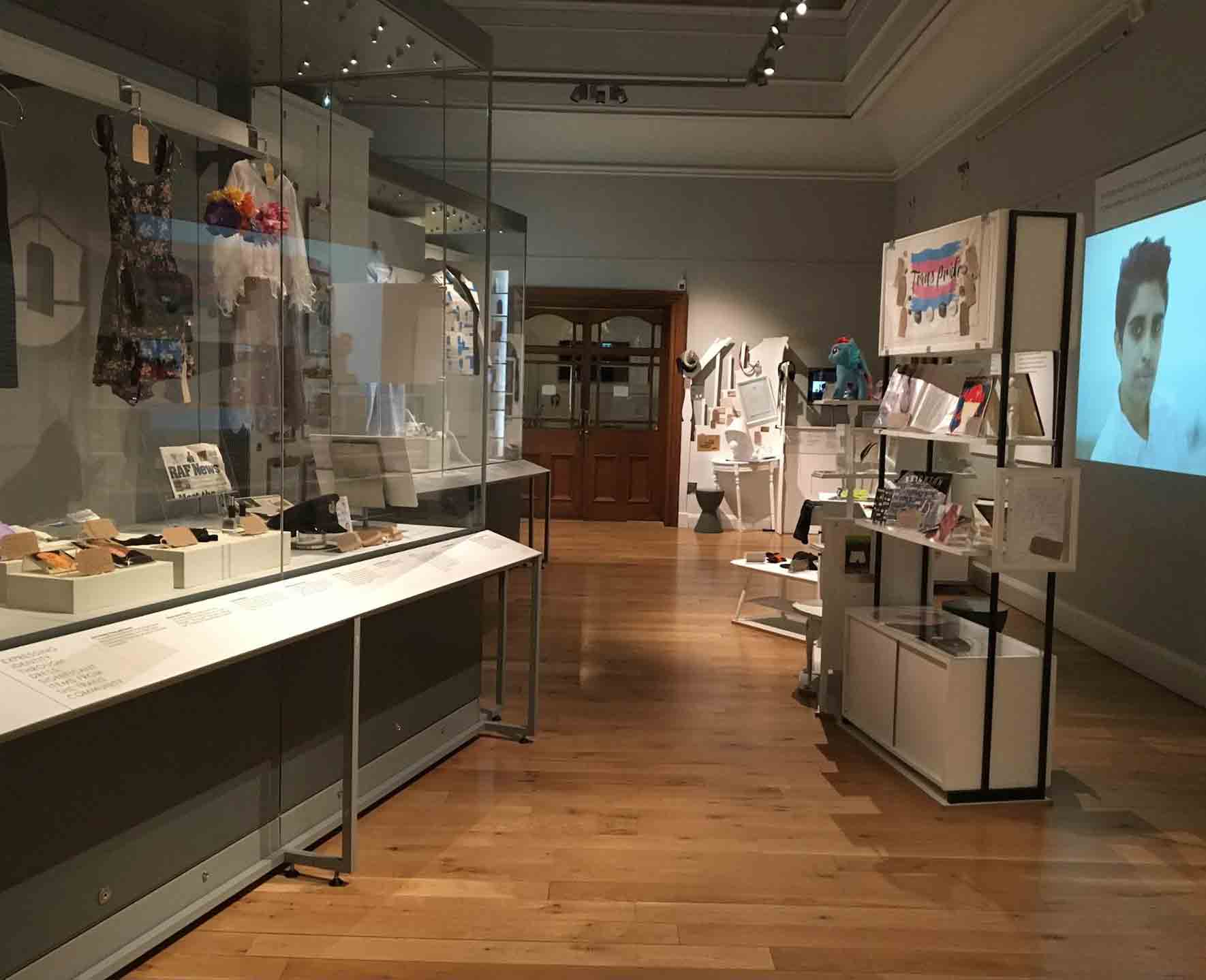 「是勇者，不是變態」他成立英國第一間跨性別博物館，收藏所有認同之旅｜不務正業的博物館吧｜換日線