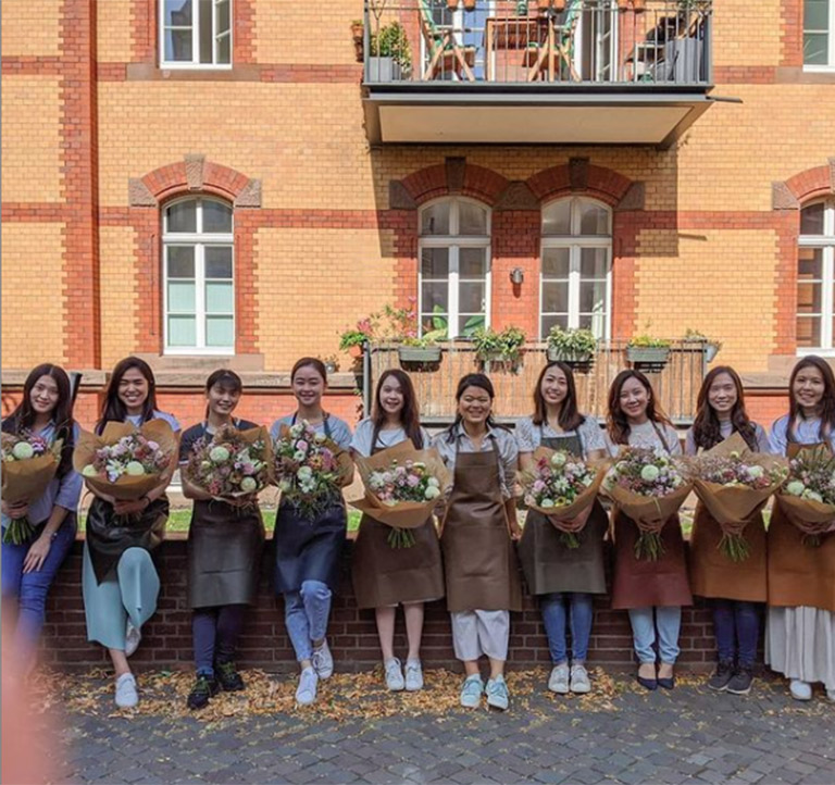 10 年異鄉苦修，「學到就是你的」：台灣第一位，德國認證的花藝大師 Laura Peng｜小敏、小貝／30+ 職行力｜換日線