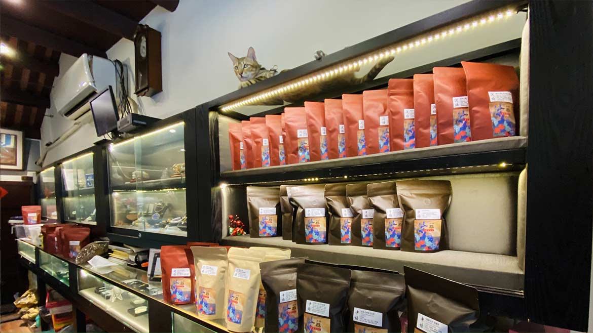 告別「天龍夢」，回三峽老街創業開店──專訪「EUSUE 一粟精品咖啡」連芸蓁｜某某出走／老靈魂。赤子心｜換日線