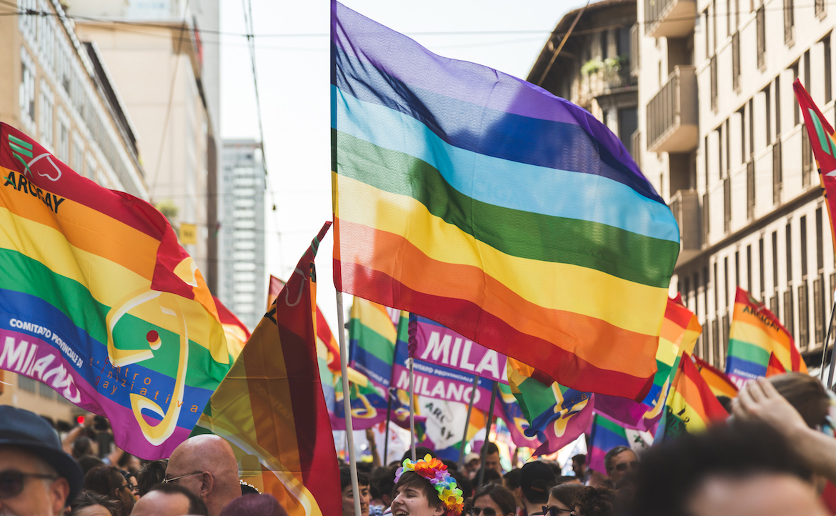 我在 Milano Pride 現場，遇見令人感動的長輩們──然而，義大利性別平權其實落後臺灣｜Ines Wu／義式人文手札｜換日線