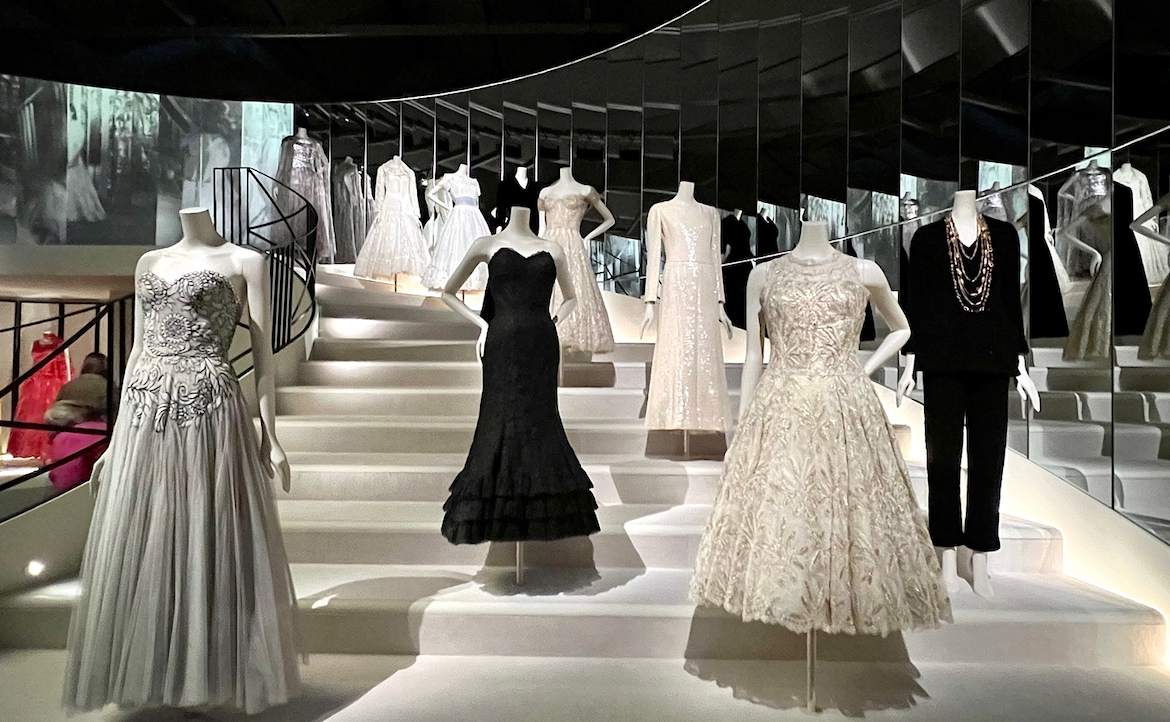 開箱倫敦「香奈兒・時尚宣言」特展：5 大亮點，透視一票難求的展覽現場｜不務正業的博物館吧｜換日線