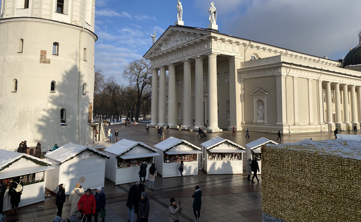 開箱年度必訪聖誕市集：立陶宛「維爾紐斯」如何用小規模做出獨家特色？｜Owen Chen／讀者投書｜換日線