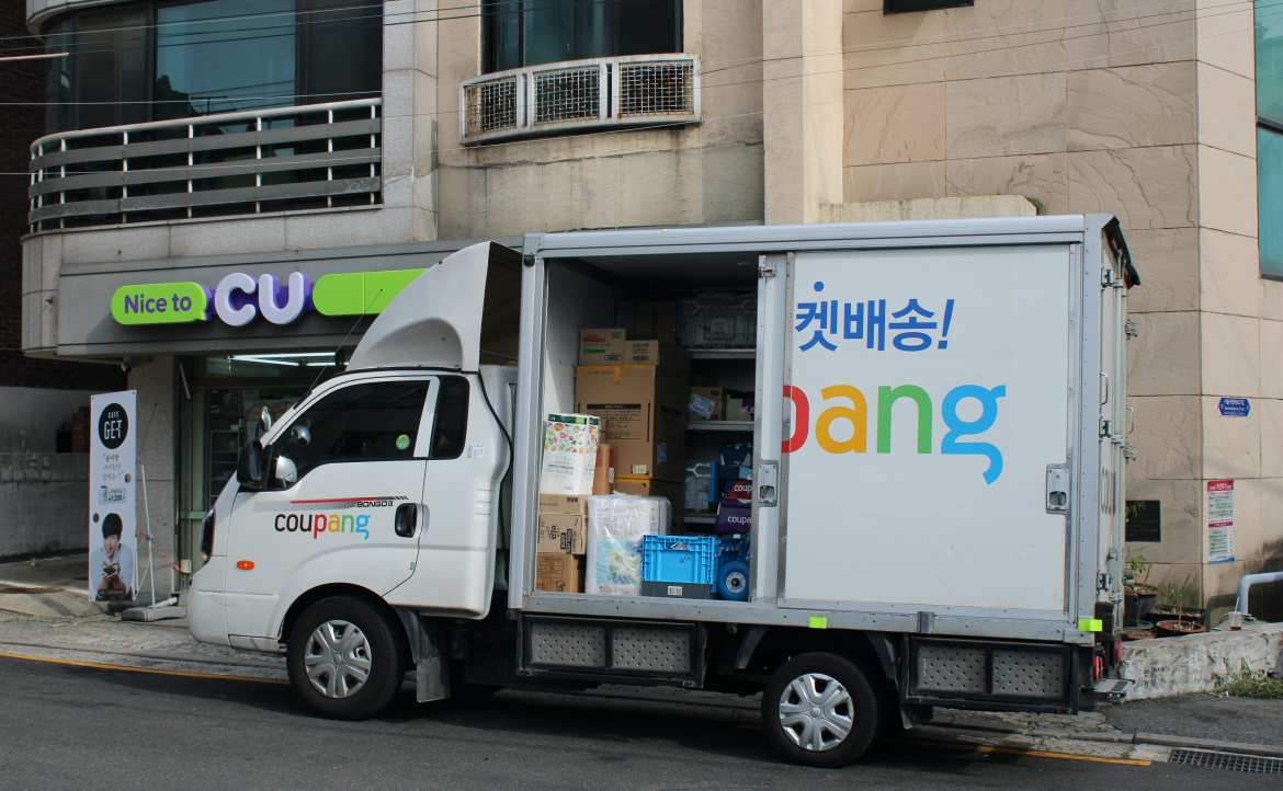 韓國電商「酷澎」的逆襲：Coupang Play 原創劇《少年時代》，收視為何「火箭成長」？｜樓俊廷／影視初心者｜換日線