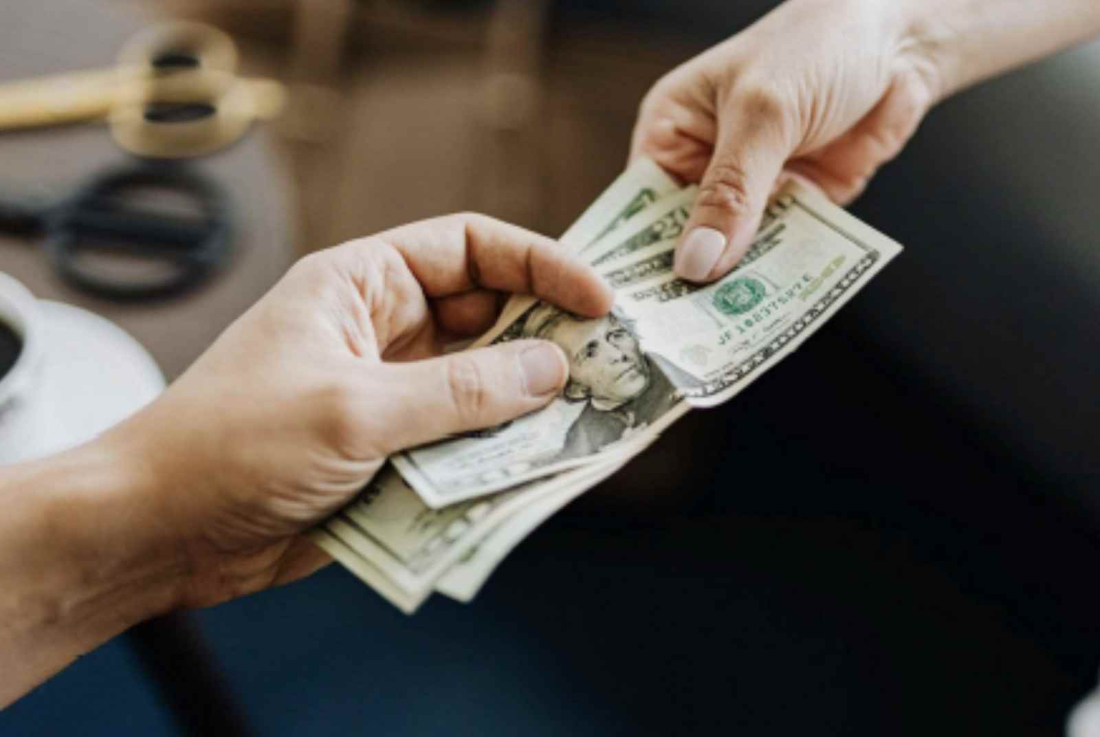 一次搞懂「碳交易」關鍵字，什麼是碳稅、碳費、強制性碳權、自願性碳權？【永續會研究室】 - CSR@天下