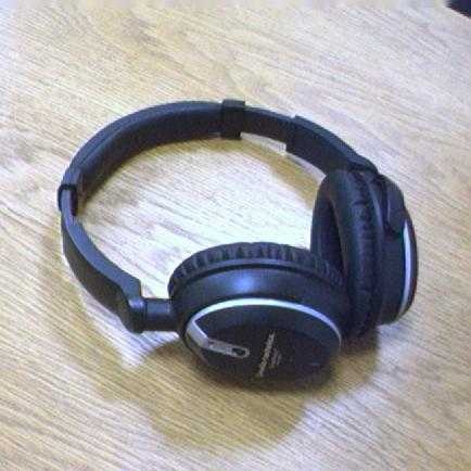 Headphones labeled image dataset | images.cv