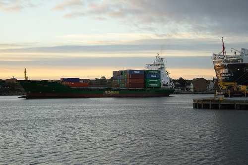Container ship Labeled Image Dataset | images.cv