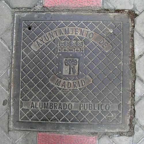 Manhole cover Labeled Image Dataset | images.cv