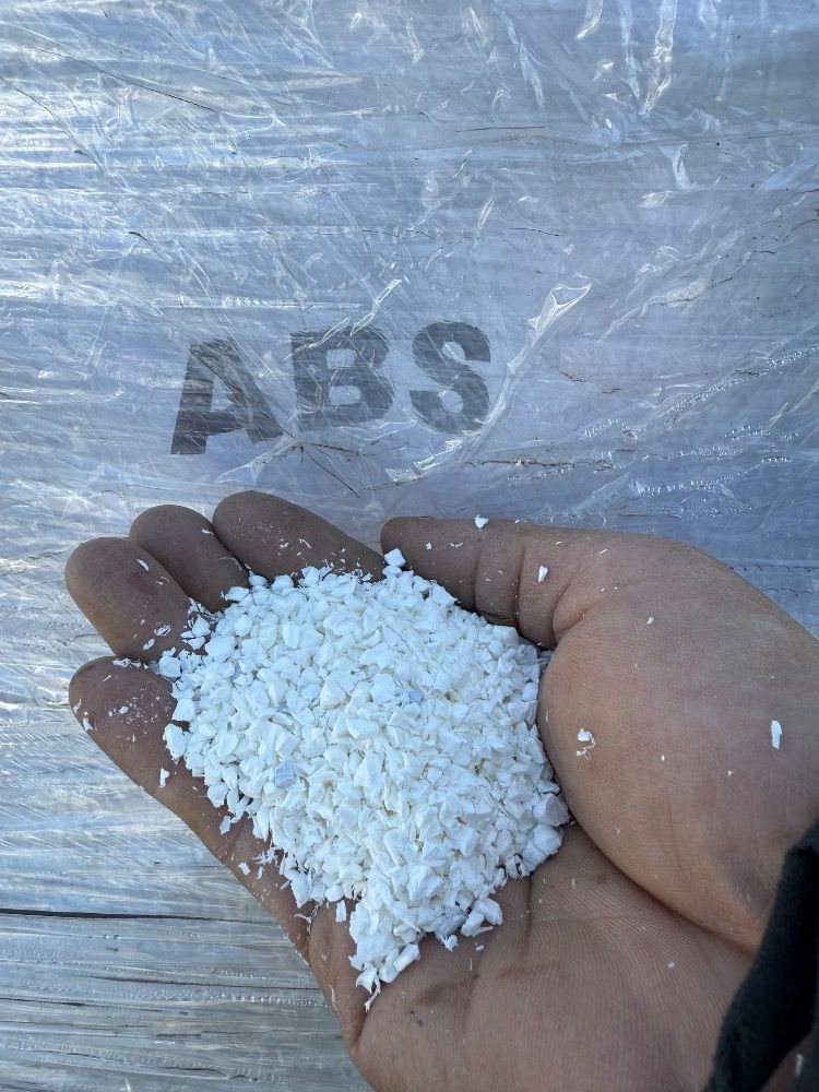 Plastic shreds SAN, PMMA, ABS, PE — Cyrkl