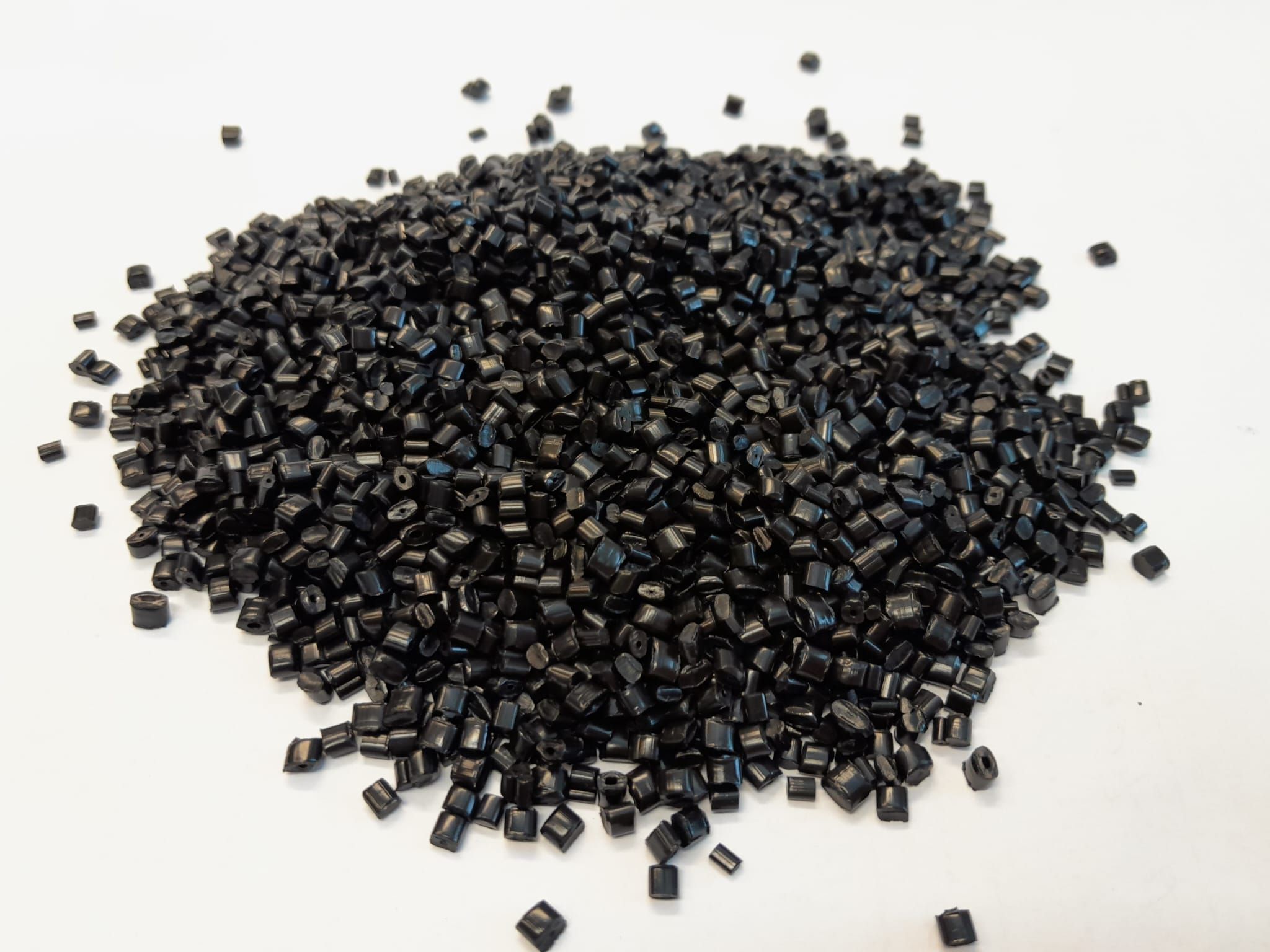 PA 6 GF 30 - regranulate - black - High quality PIR regranulate — Cyrkl