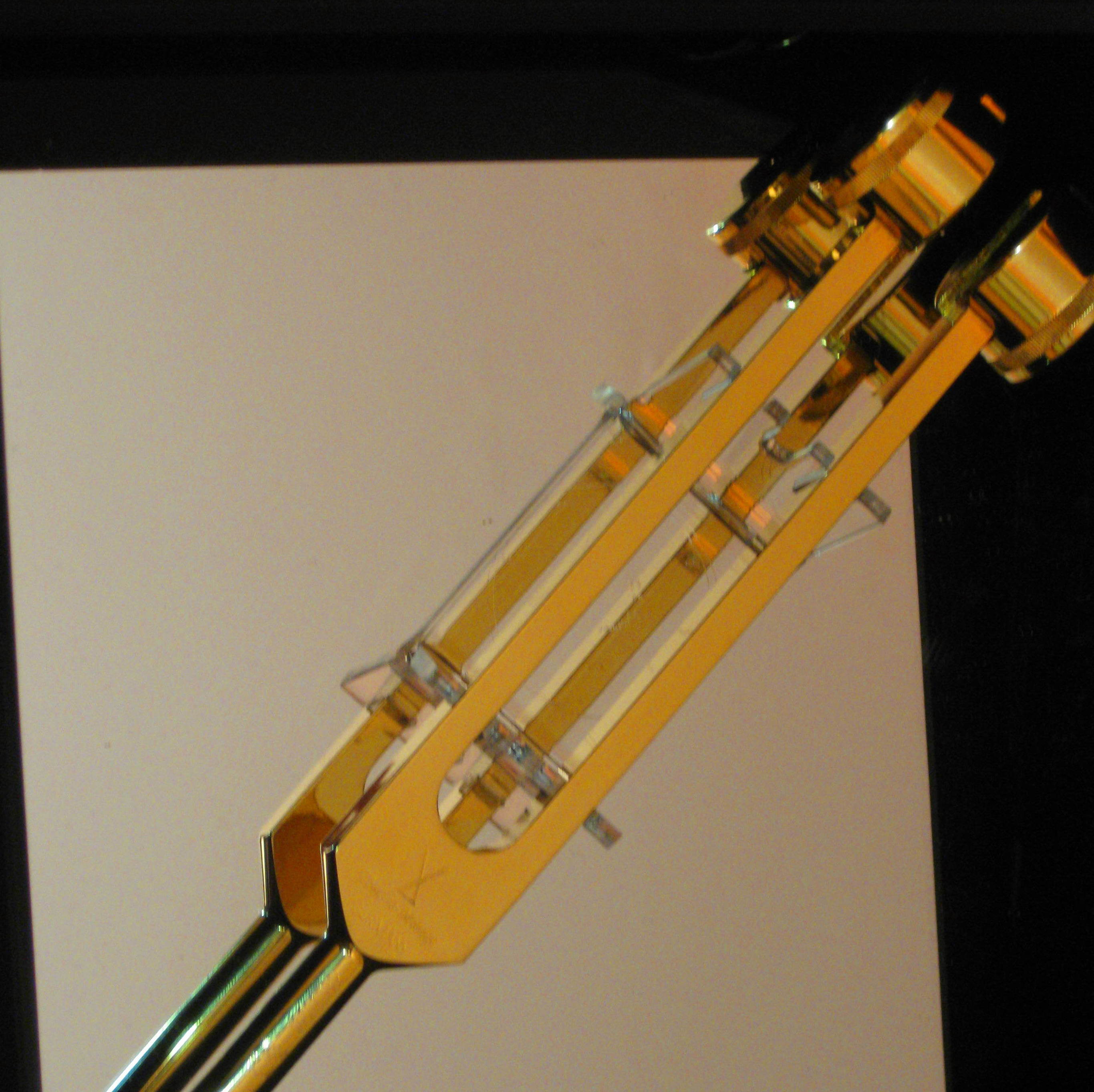 Tratamiento facial con diapasón Touche Le Mirage, Método Ari