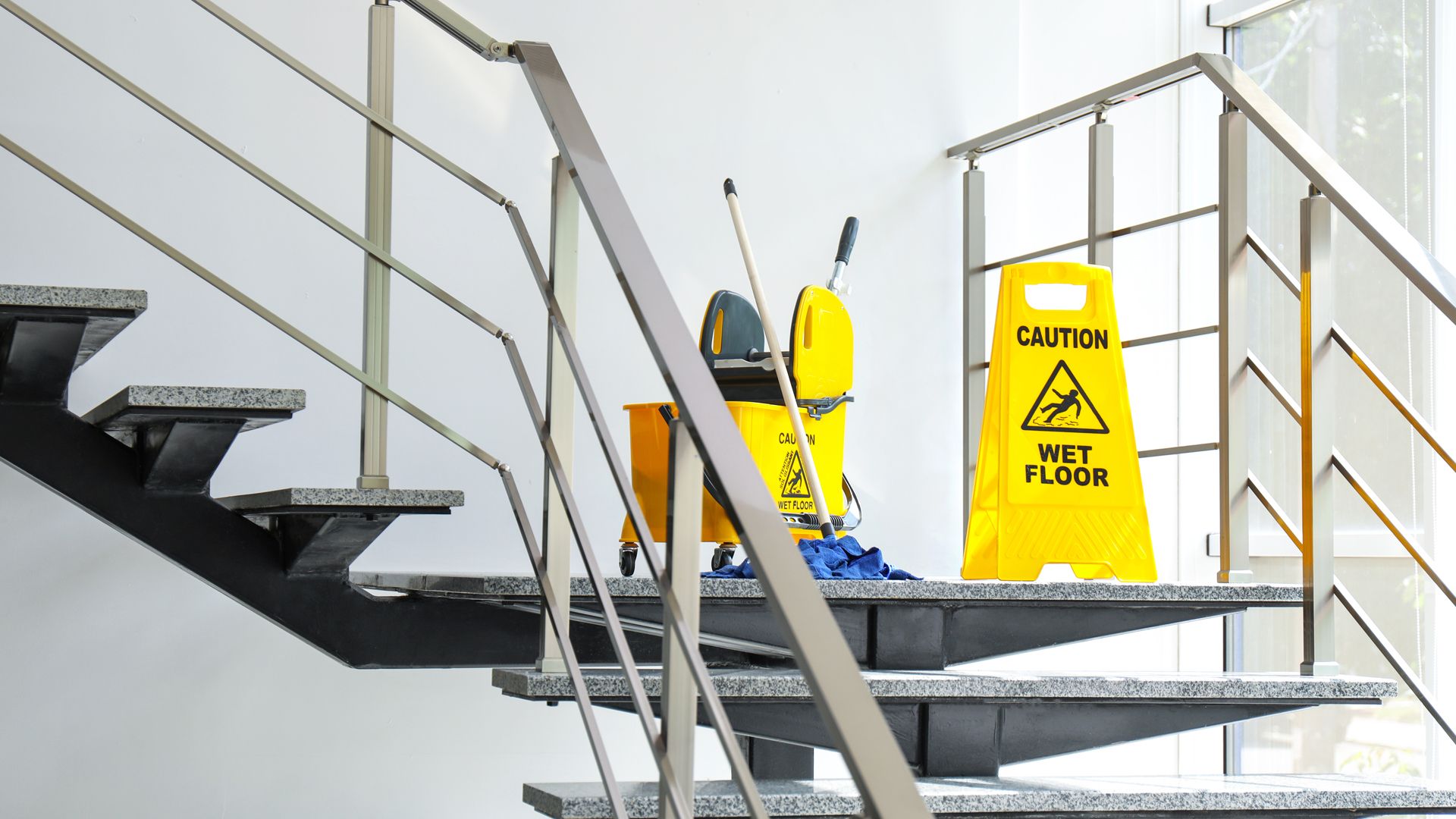 Limpieza de comunidades en Moratalaz | Crisan Limpiezas