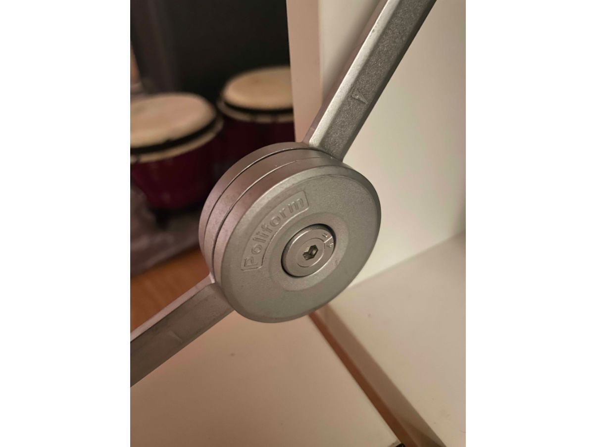 Sintesi TV cabinet in matt white lacquer, Poliform | Deesup