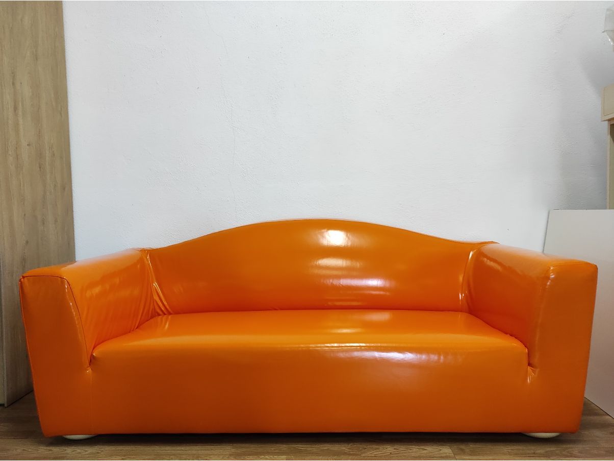 Vintage sofa in orange vinyl, Mimo | Deesup
