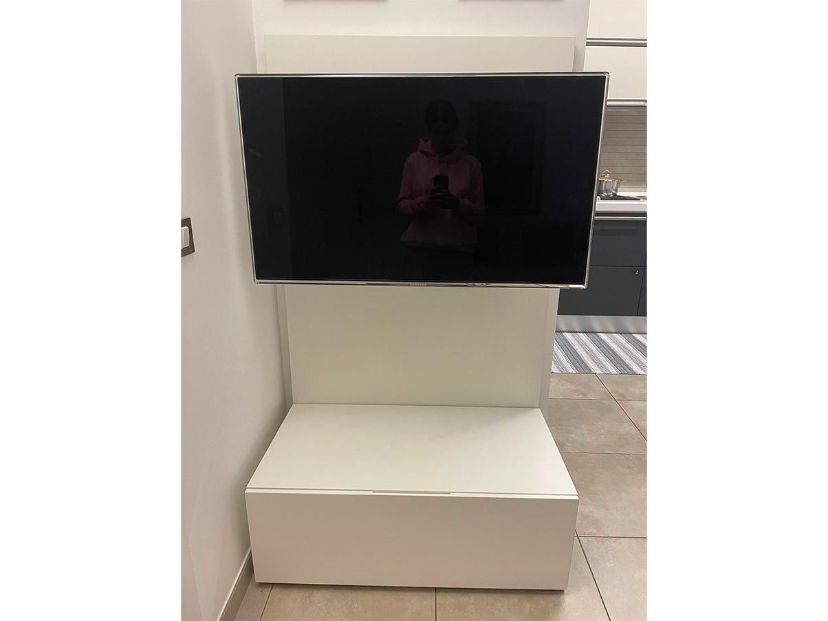 White TV cabinet, Poliform | Deesup